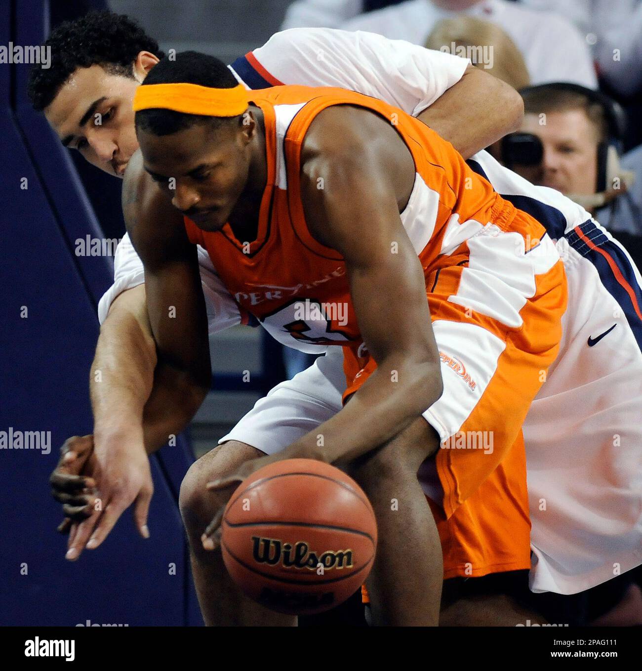 Pepperdine's Tyrone Shelley, front, works against Gonzaga's Robert ...