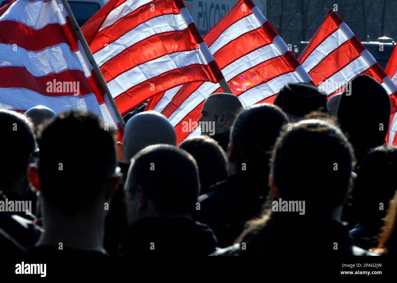 Neo-Nazis march behind historical flag while hundreds of Hungarian and ...