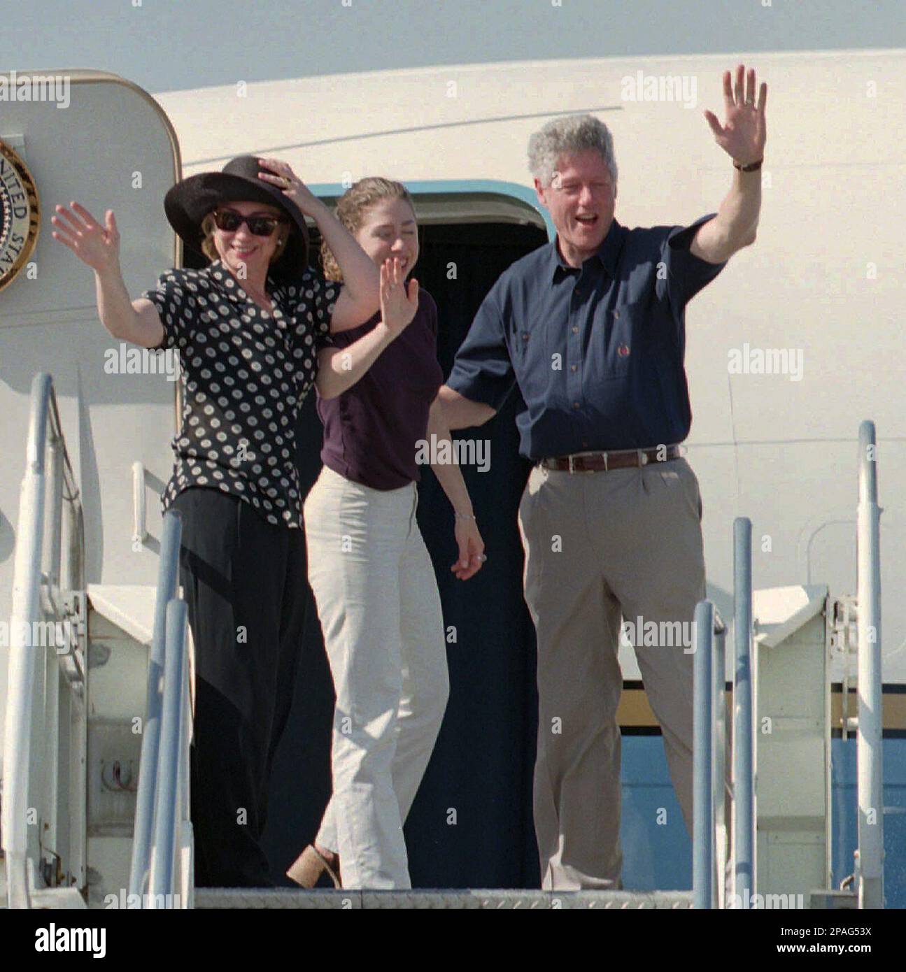 ** FILE ** President Clinton, first lady Hillary Rodham Clinton and ...