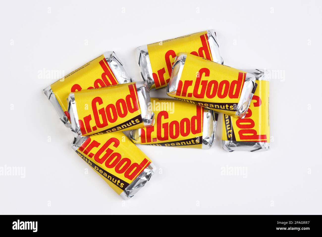 IRVINE, CALIFORNIA - 11 MAR 2023: A pile of bite size Mr. Goodbar ...