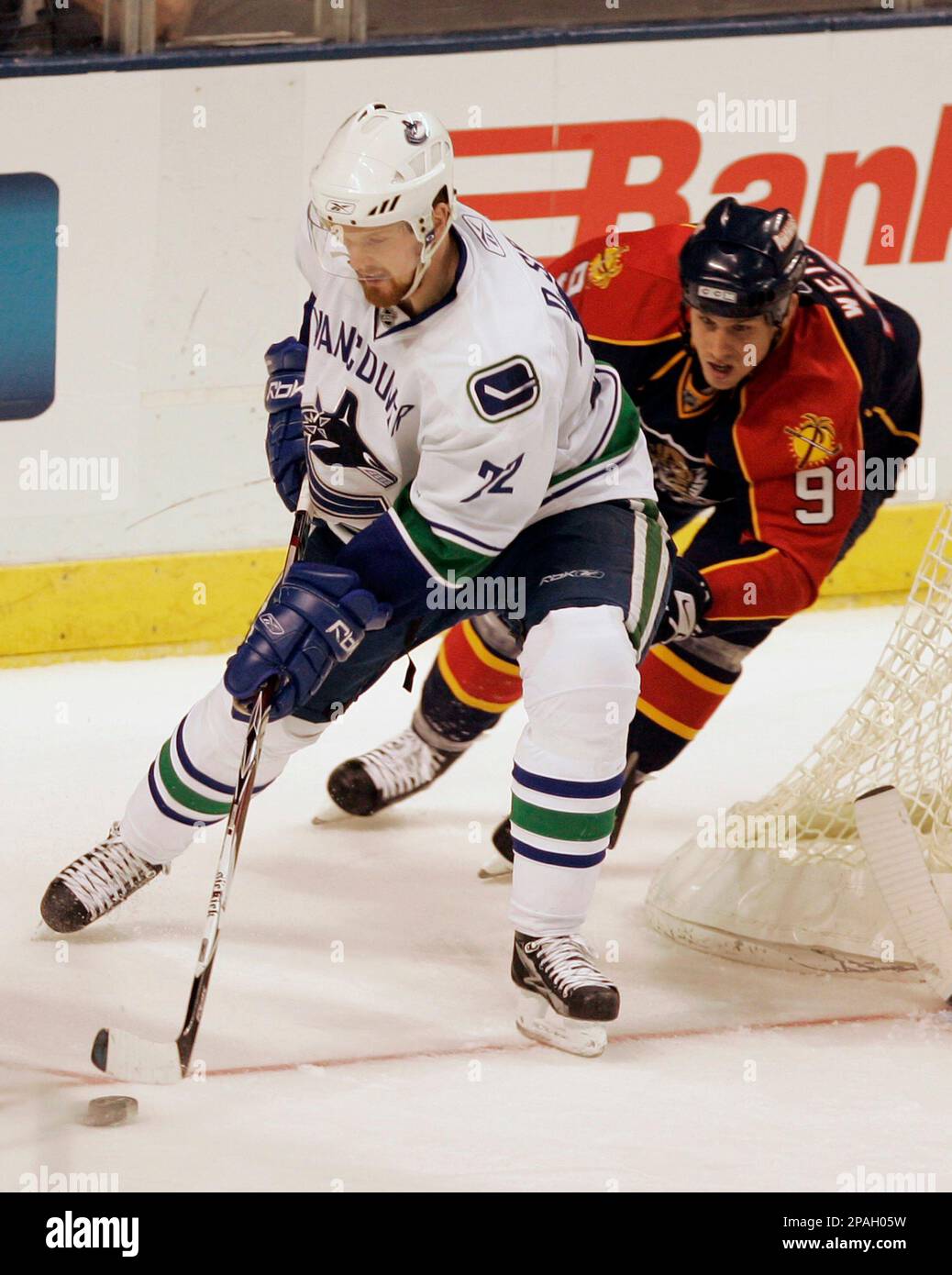 Florida Panthers' Stephen Weiss (9) tries to steal the puck from ...