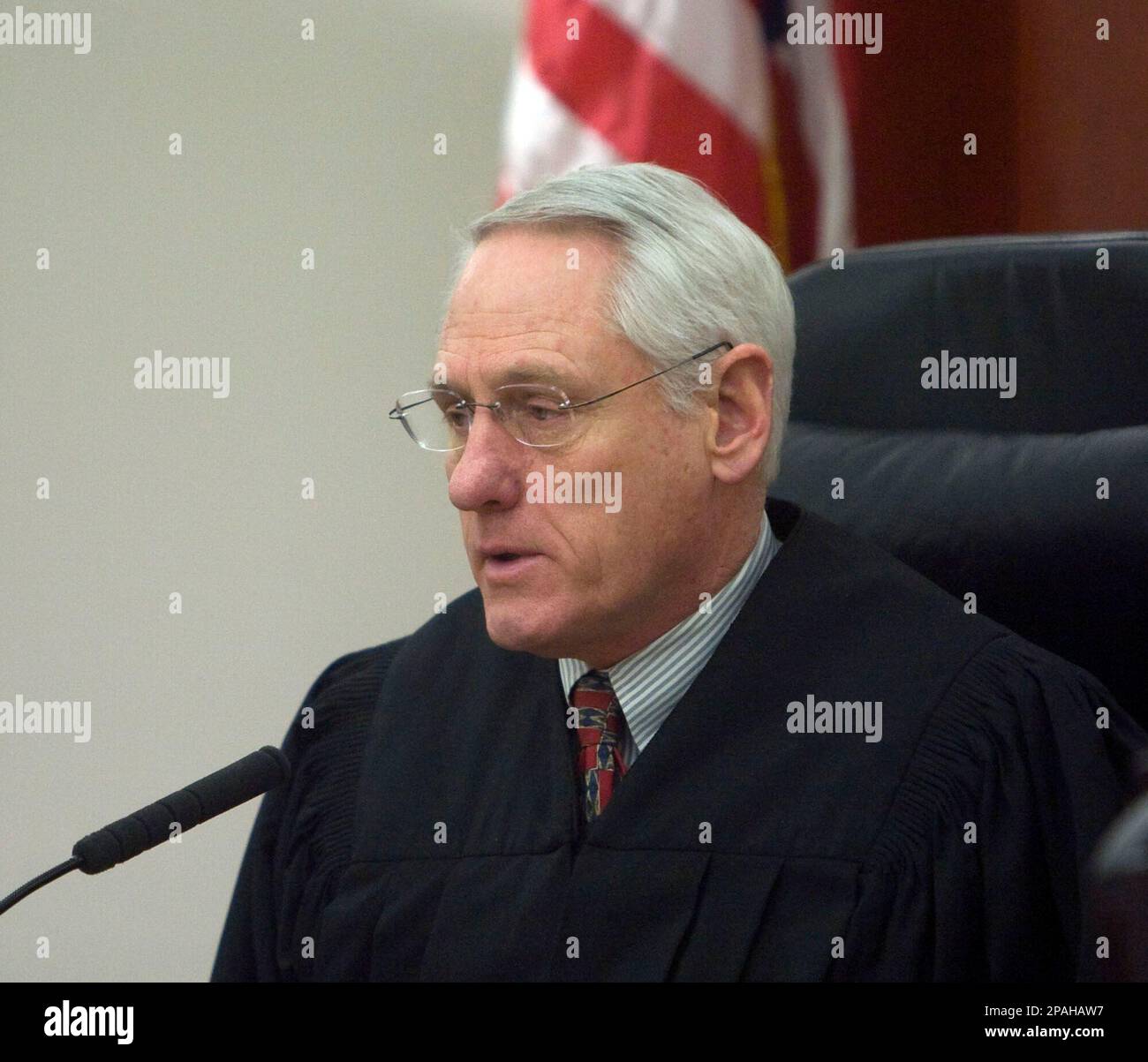 Judge Paul Maughan instructs the jury at the beginning of the penalty ...