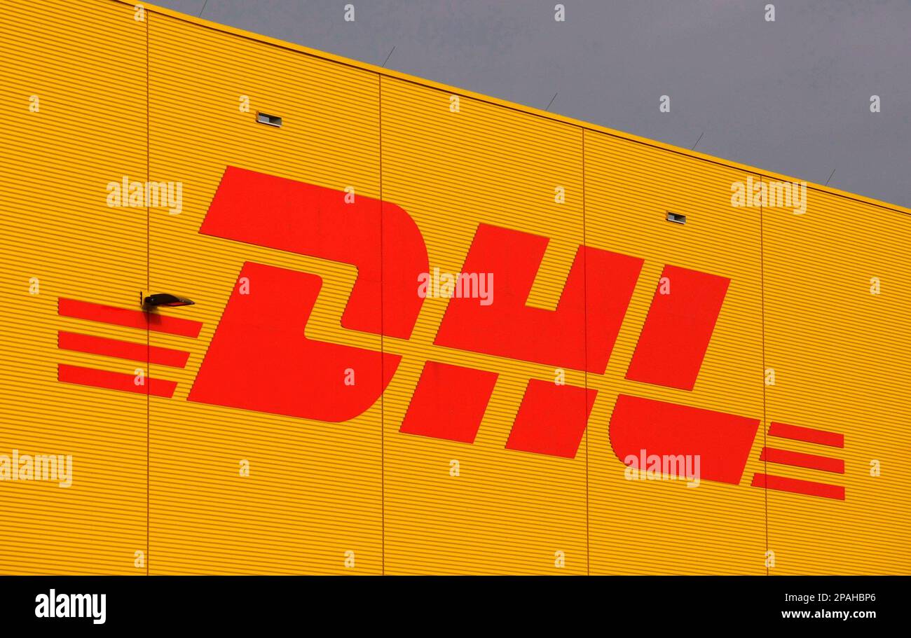 Das Logo von DHL Deutsche Post World Net ist zu sehen in Leipzig am ...