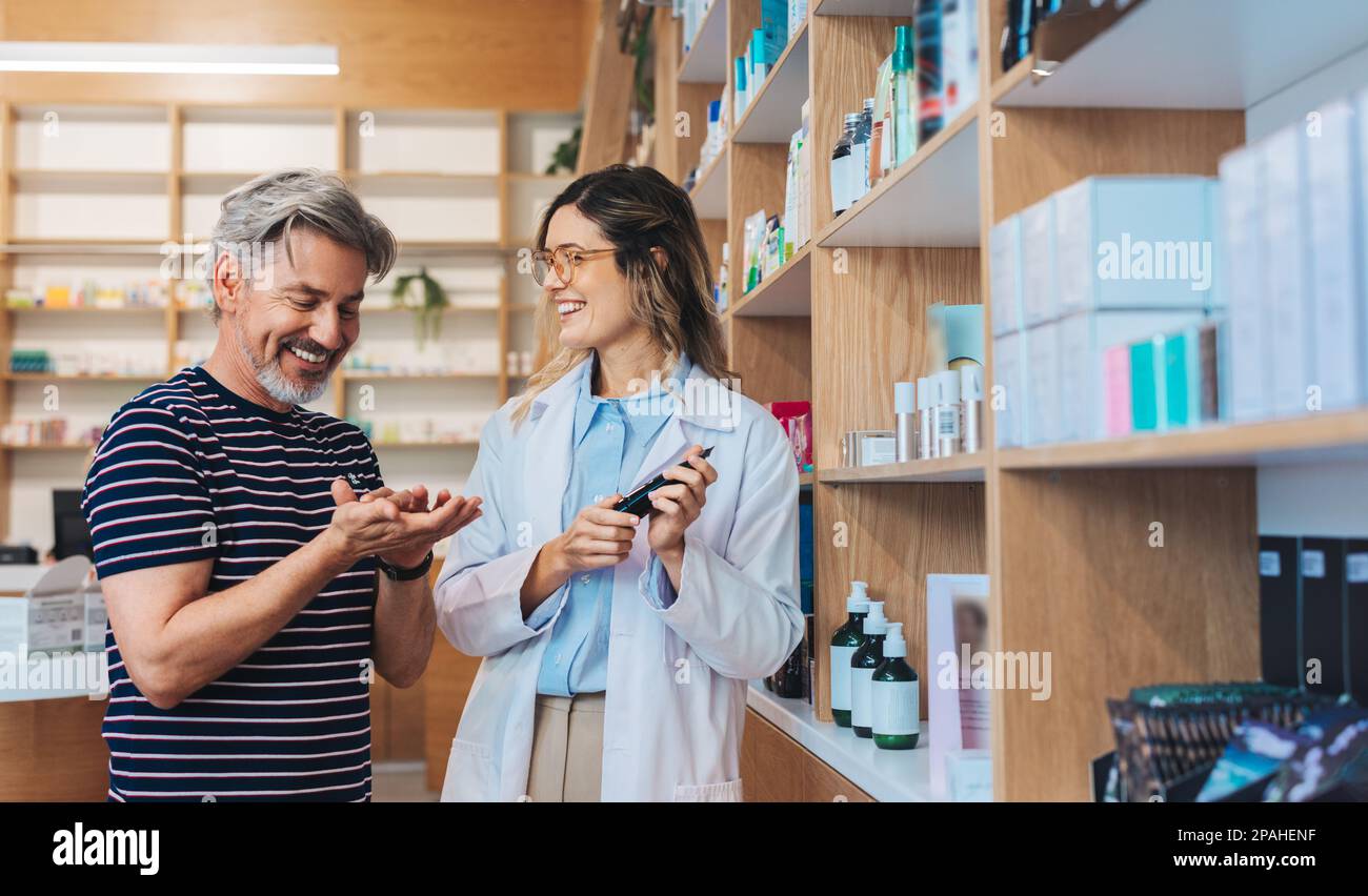 Pharmacist at work in a chemist hi-res stock photography and images - Alamy