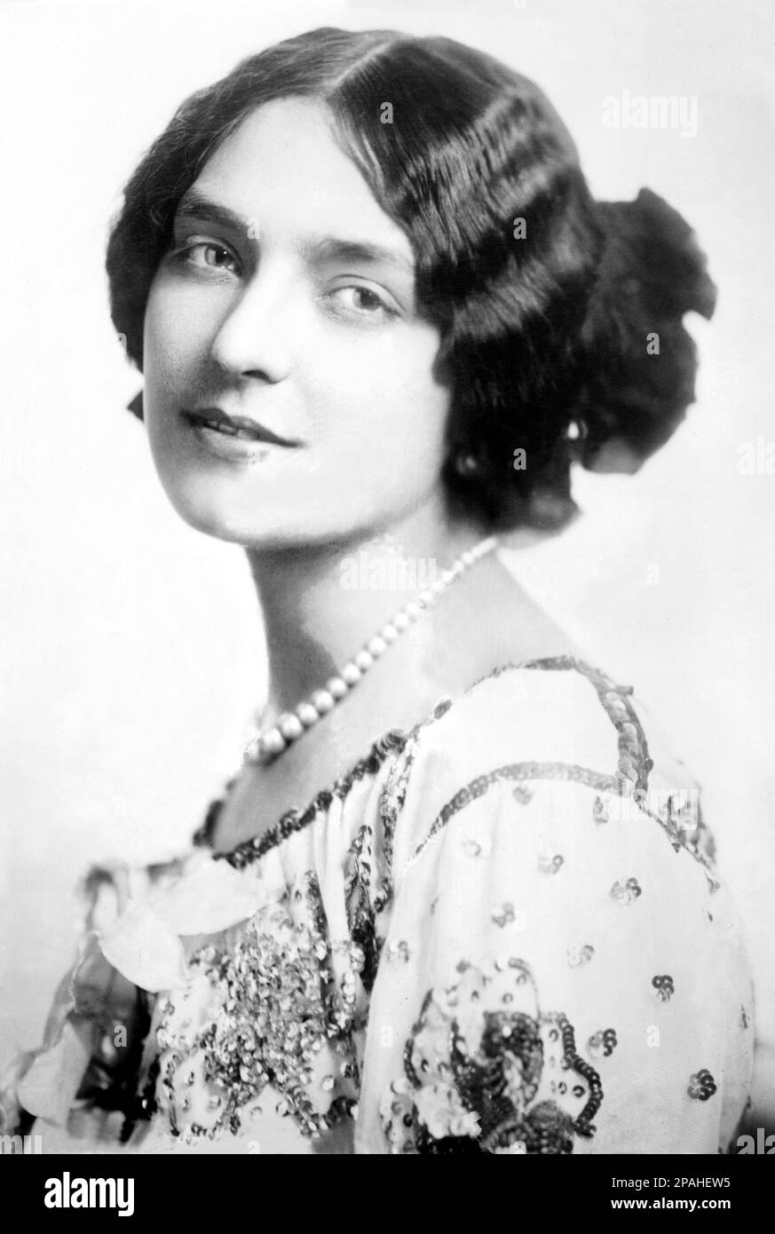 Myrna loy 1920 hi-res stock photography and images - Alamy