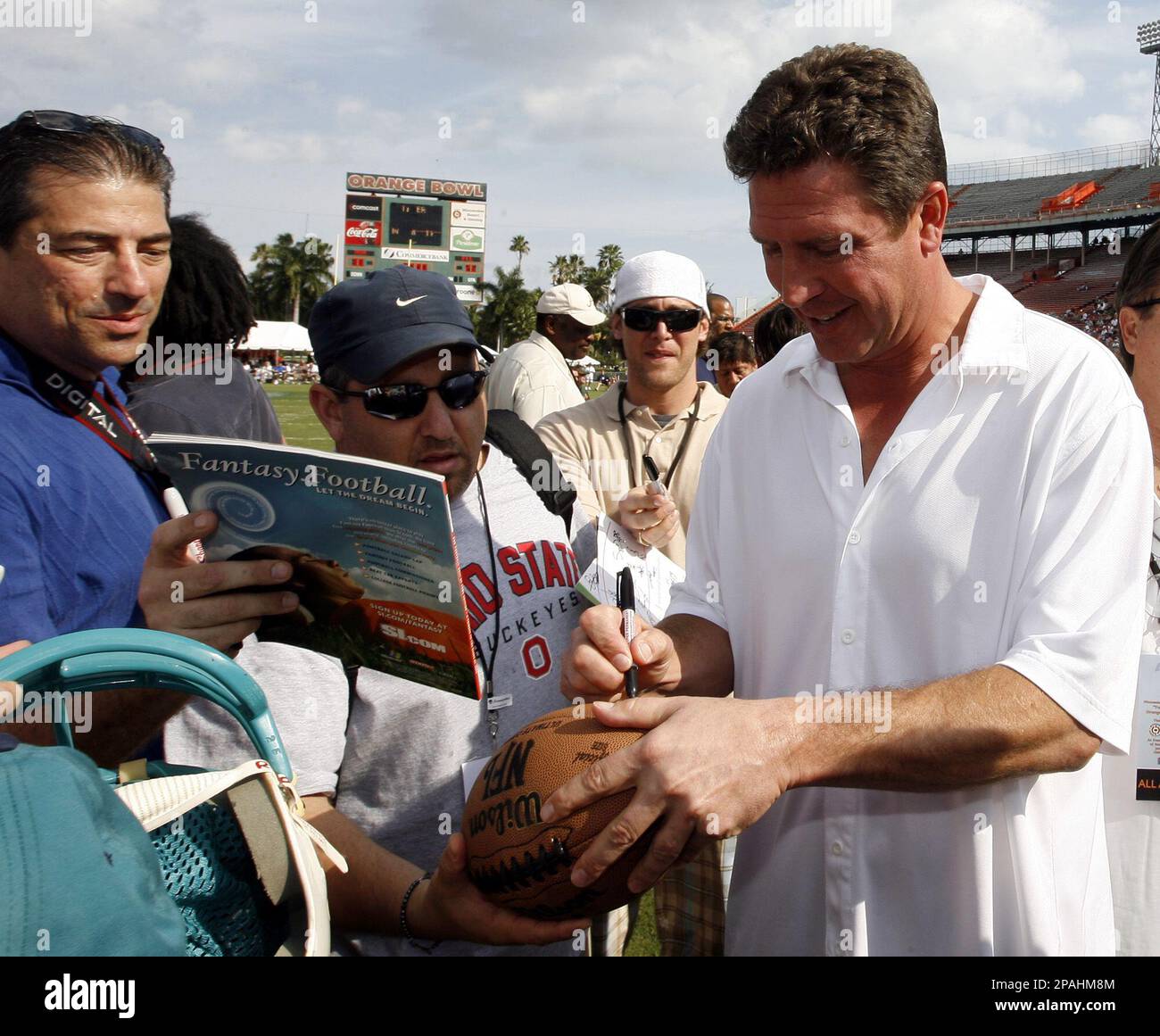 Dan Marino signs his autograph for fans during the Farewell to the ...