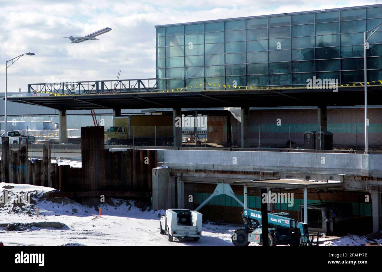 ** ADVANCE FOR WEEKEND EDITIONS, JAN. 26-27 ** Construction continues ...