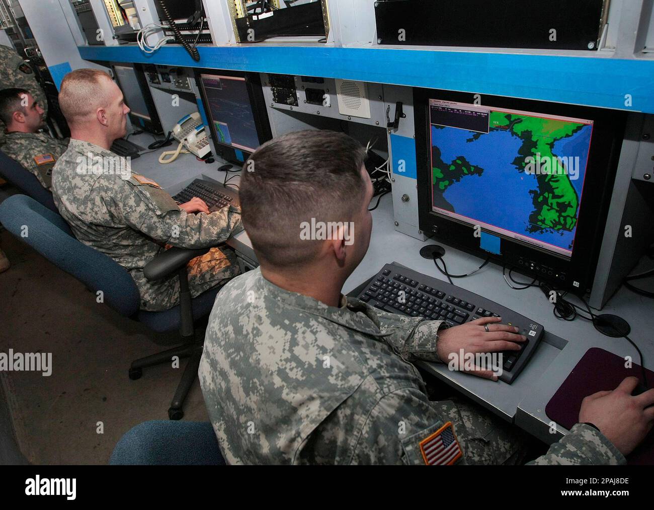 U.S. Army operators demonstrate the Joint Tactical Ground Station ...