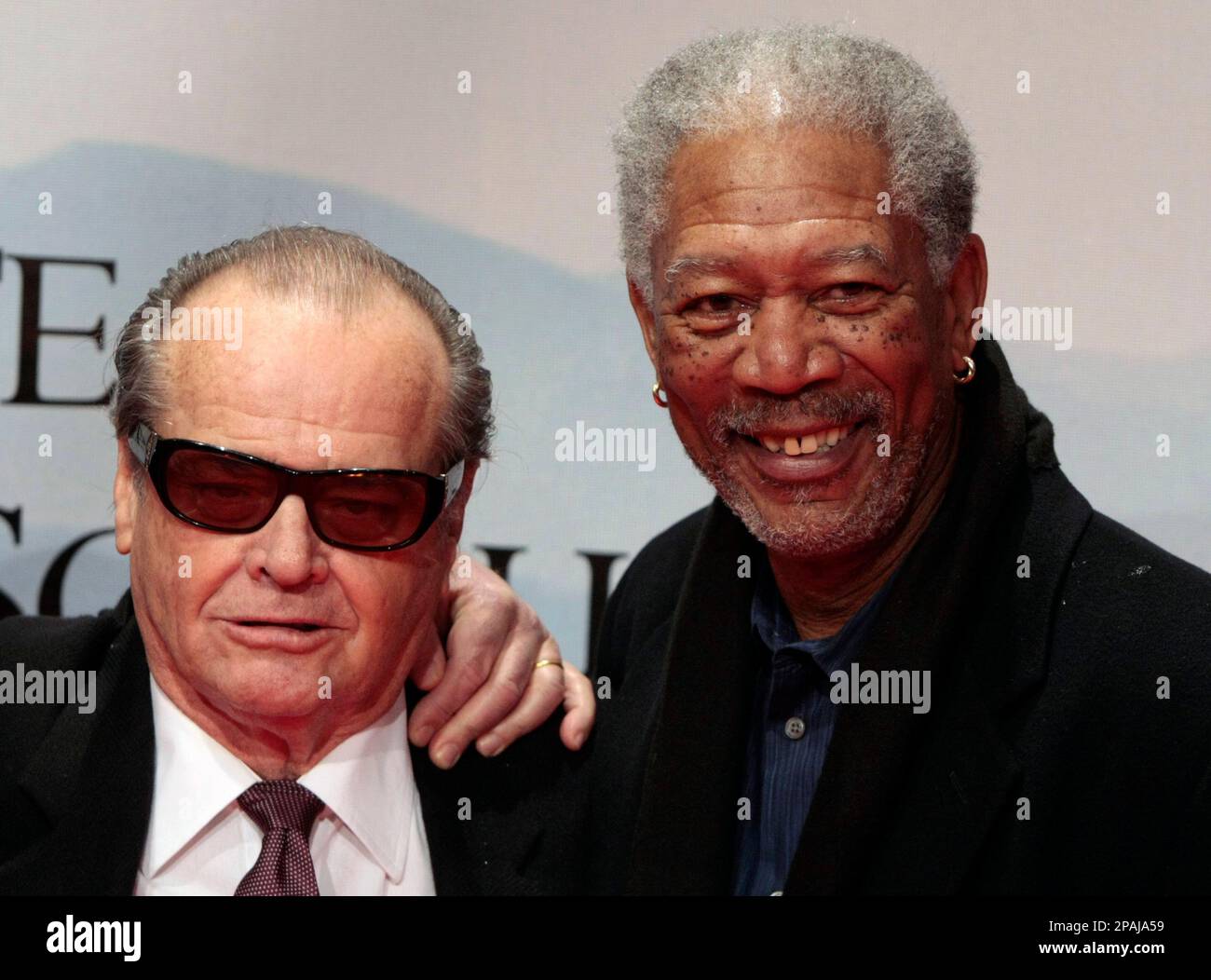 US-actors Jack Nicholson, left, and Morgan Freeman pose on the red ...