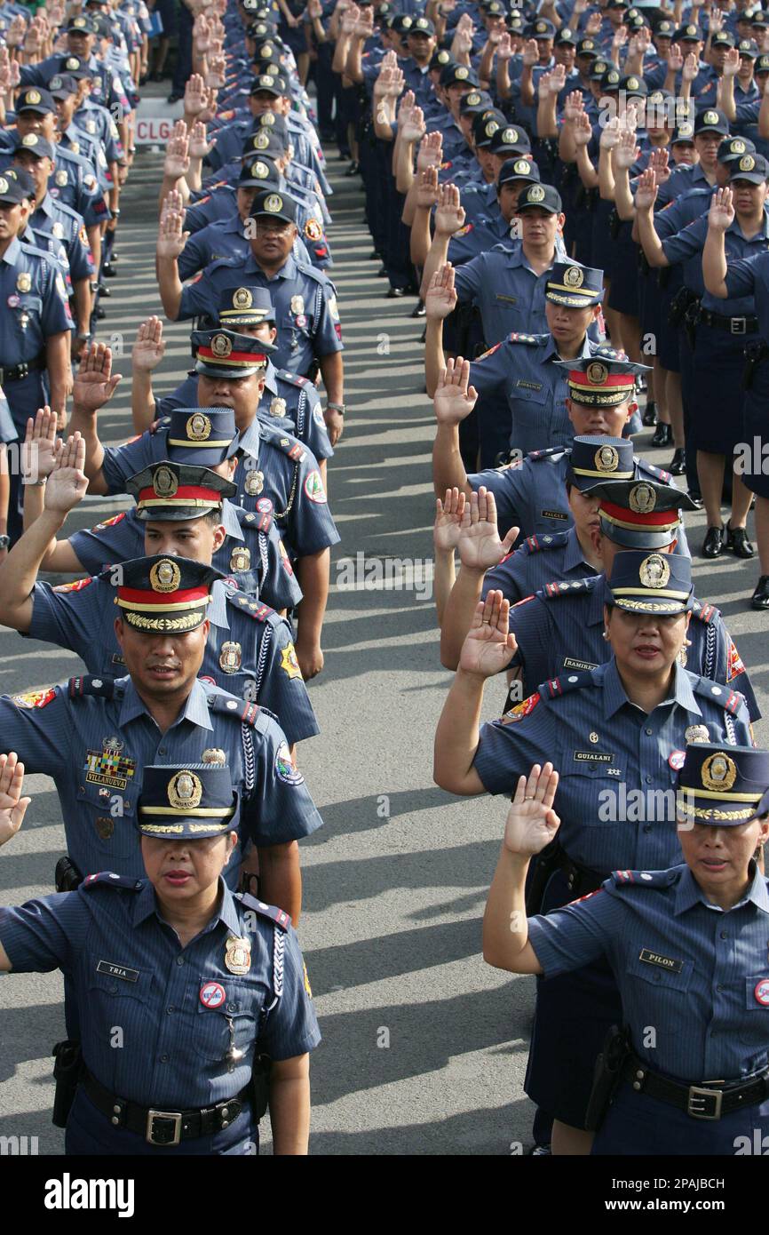 Newly-promoted Philippine National Police officers take their oaths ...