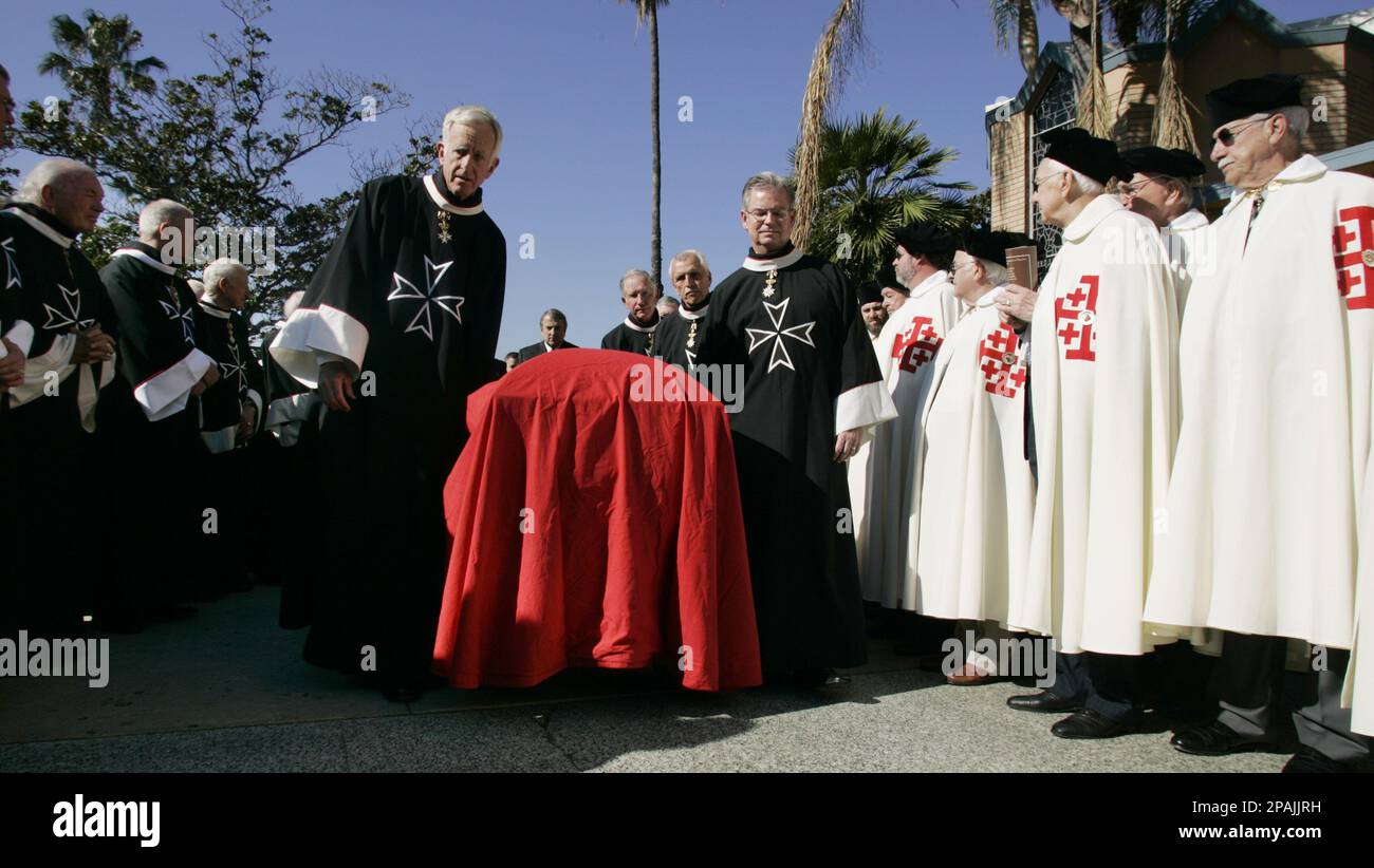 The coffin of Carl's Jr. founder Carl Karcher passes through an honor ...