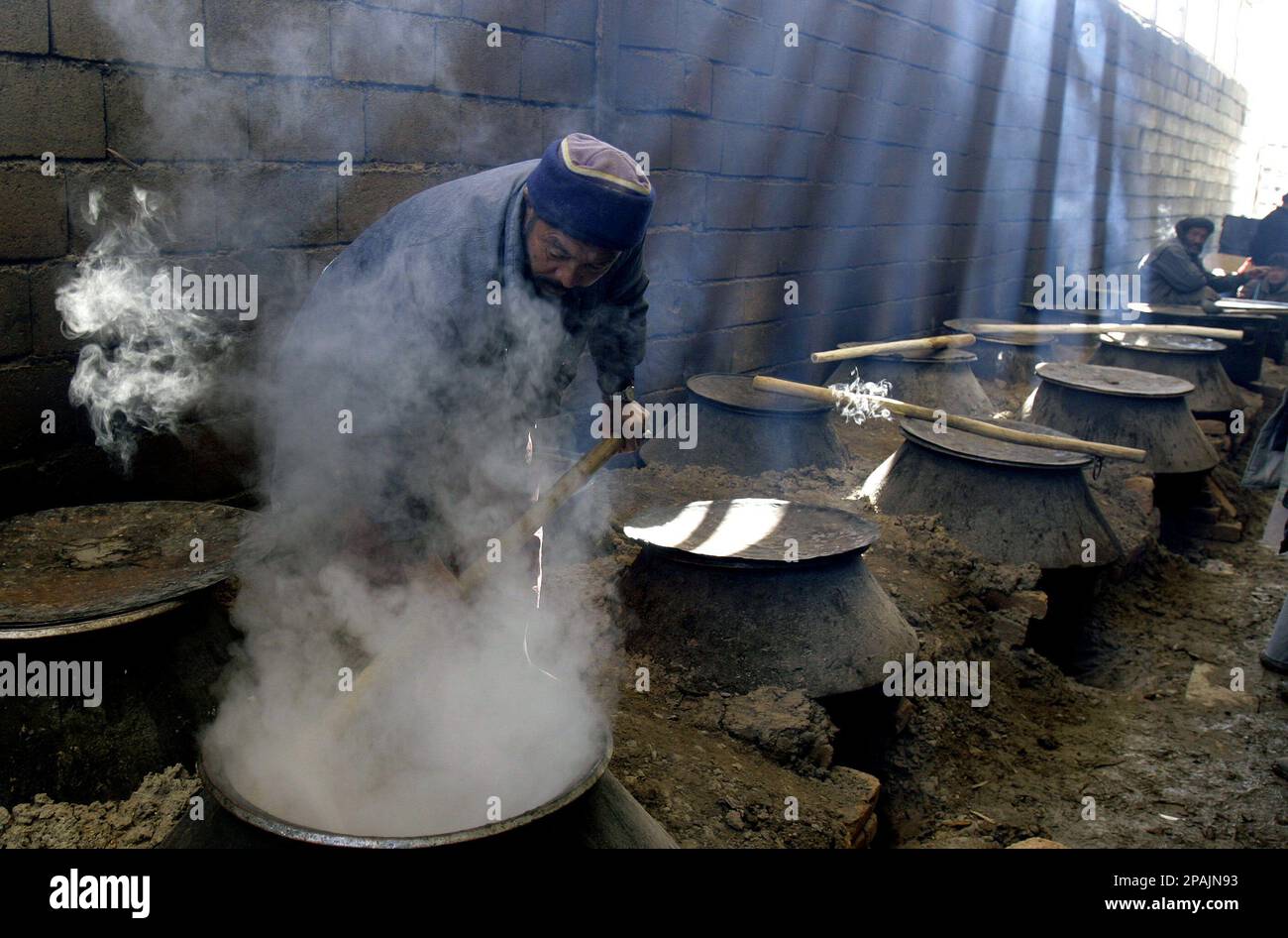 Shias prepare food in a community kitchen which will be distributed ...