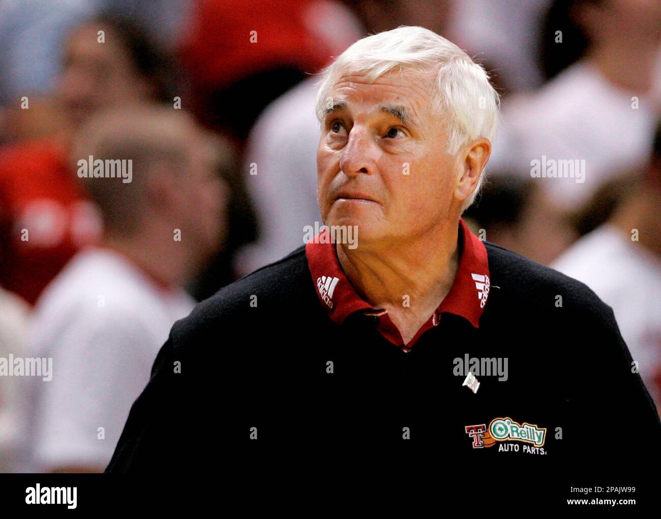 Texas Tech basketball coach Bob Knight looks up at the scoreboard ...