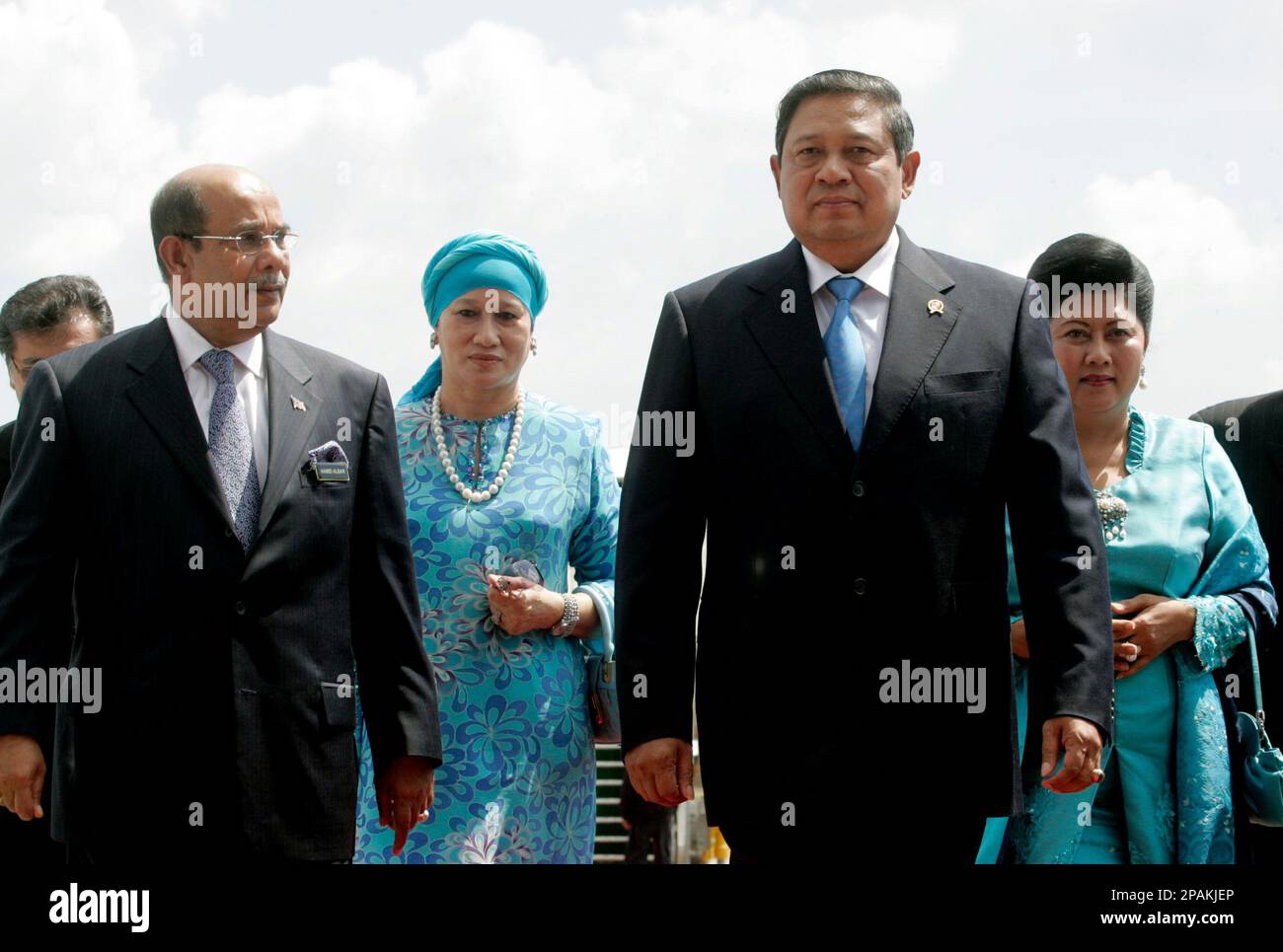 Indonesia's President Susilo Bambang Yudhoyono, second from right, and ...