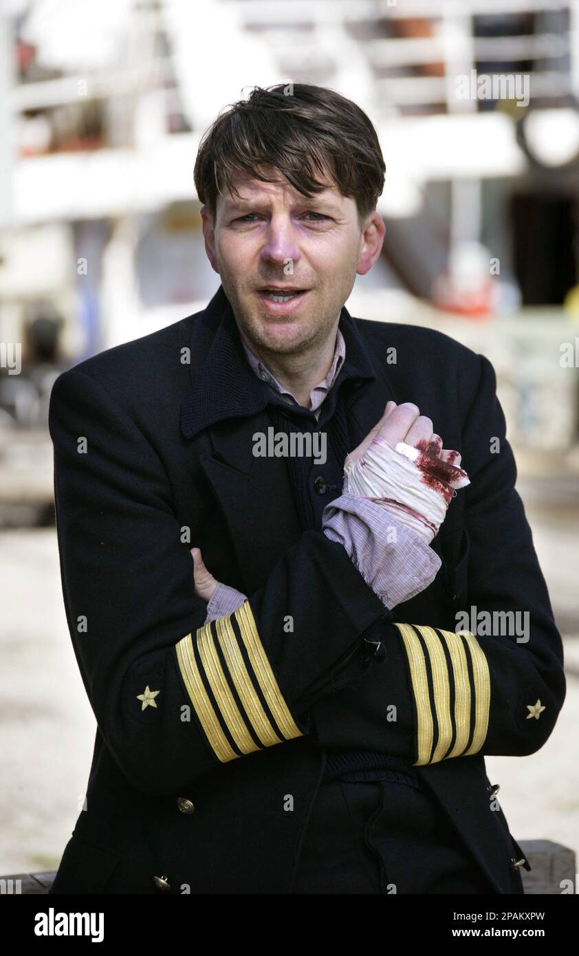 ** ARCHIV ** Schauspieler Kai Wiesinger, als Kapitaen Hellmut Kehding ...