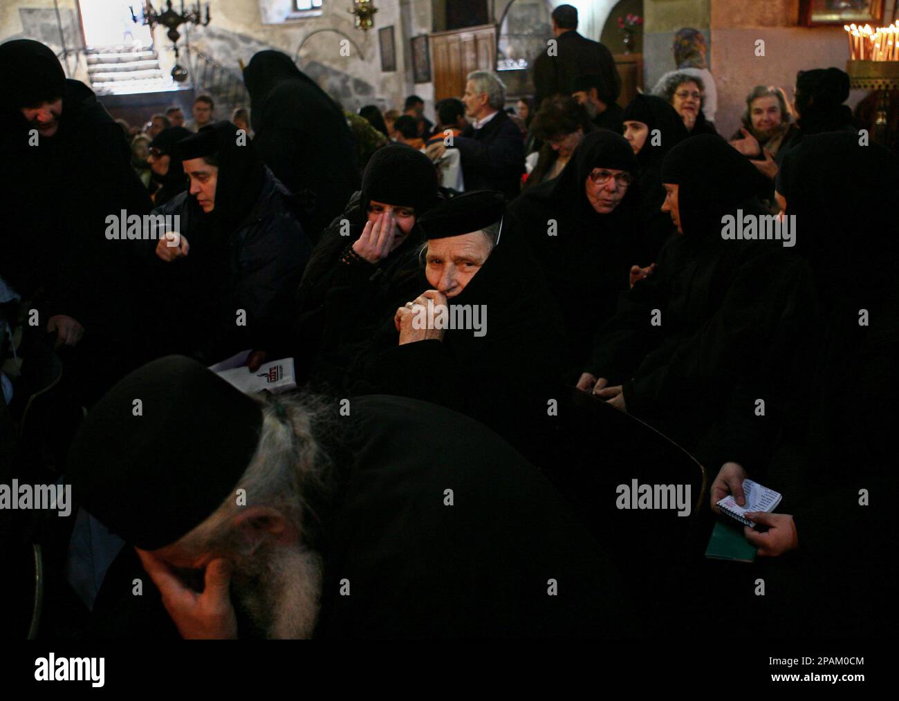Orthodox Christian pilgrims pray in the Church of the Nativity ...