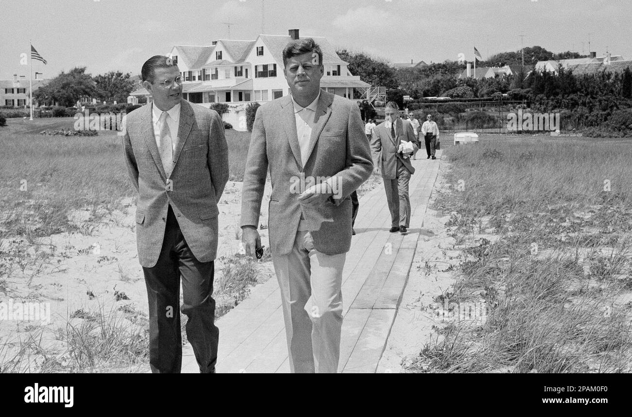 **FOR USE SUNDAY, JAN. 6, AND THEREAFTER**FILE**President John Kennedy ...