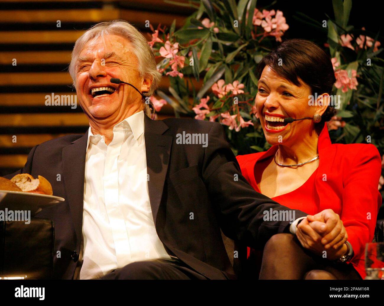 Der Schweizer Kabarettist Emil Steinberger, links, und seine Frau ...