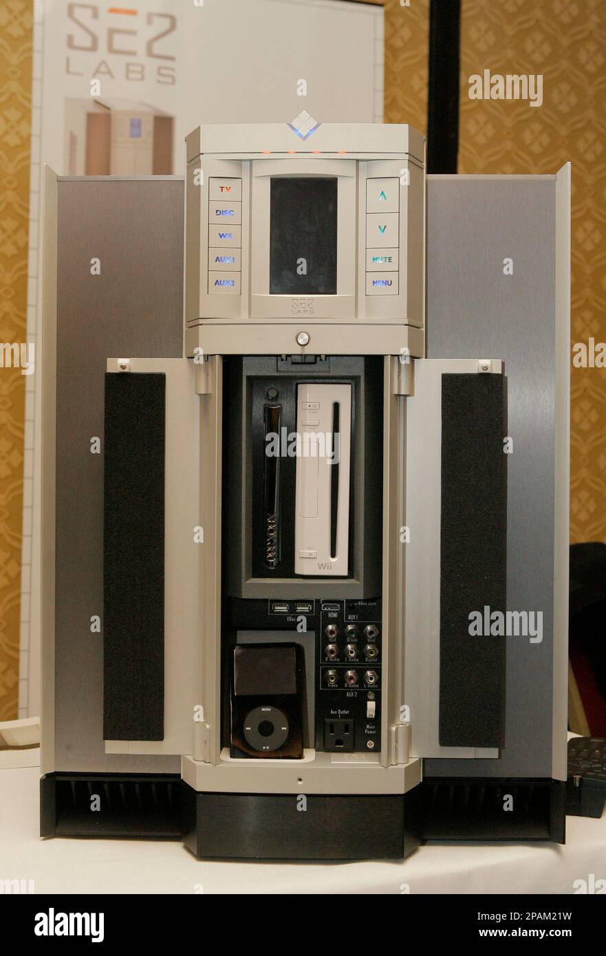 SE2 Labs' ITC One, a home theater system with built in X-box 360 and ...