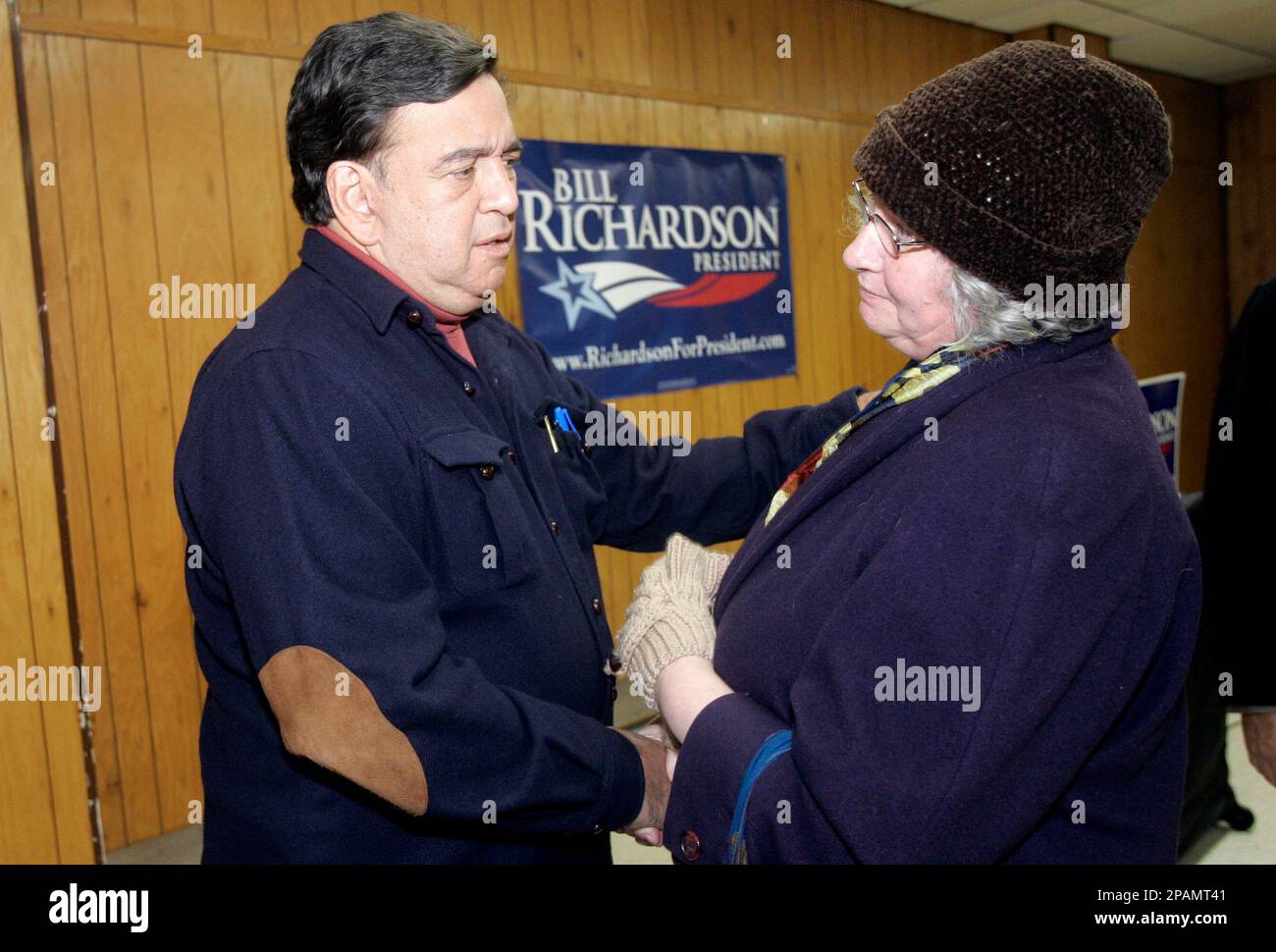 Democratic presidential hopeful, New Mexico Gov. Bill Richardson, left ...