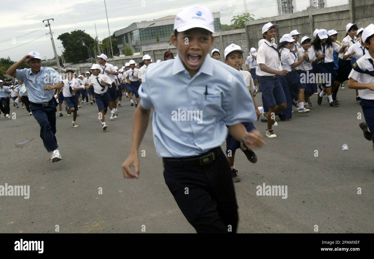 Indonesian students run toward higher ground during a tsunami drill in ...