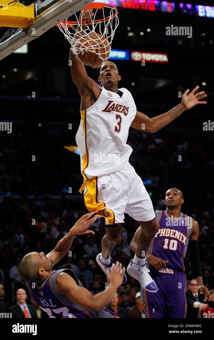 Los Angeles Lakers' Trevor Ariza (3) dunks over Phoenix Suns' Grant ...
