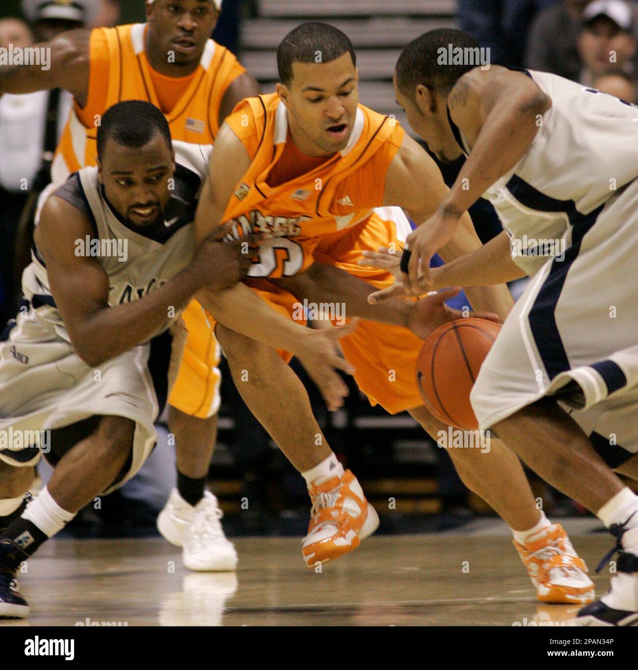 Xavier guard Drew Lavender, left, grabs Tennessee guard Chris Lofton ...