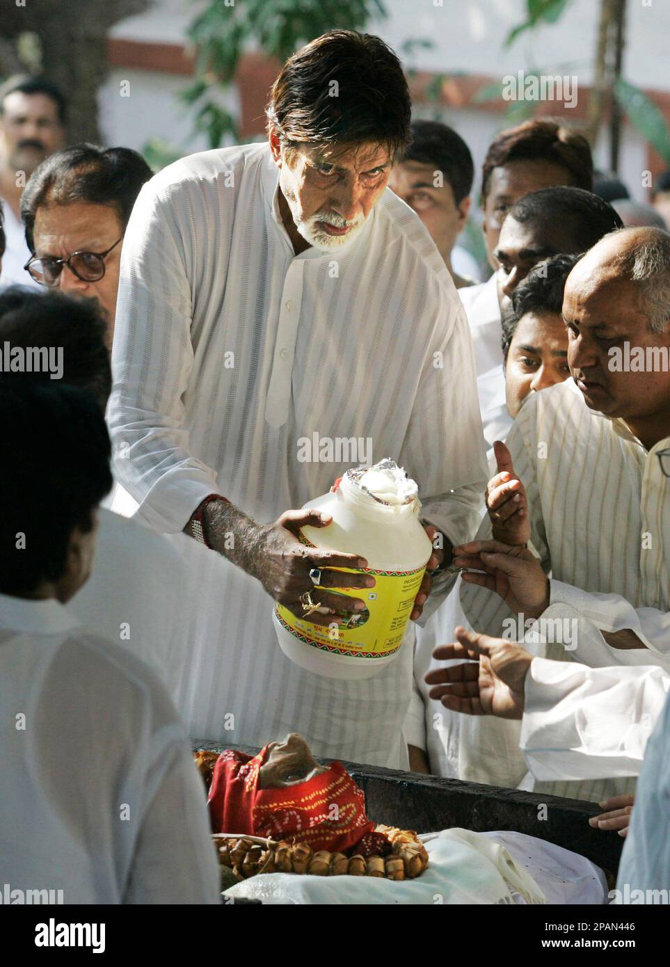 Bollywood actor Amitabh Bachchan performs rituals at the cremation of ...