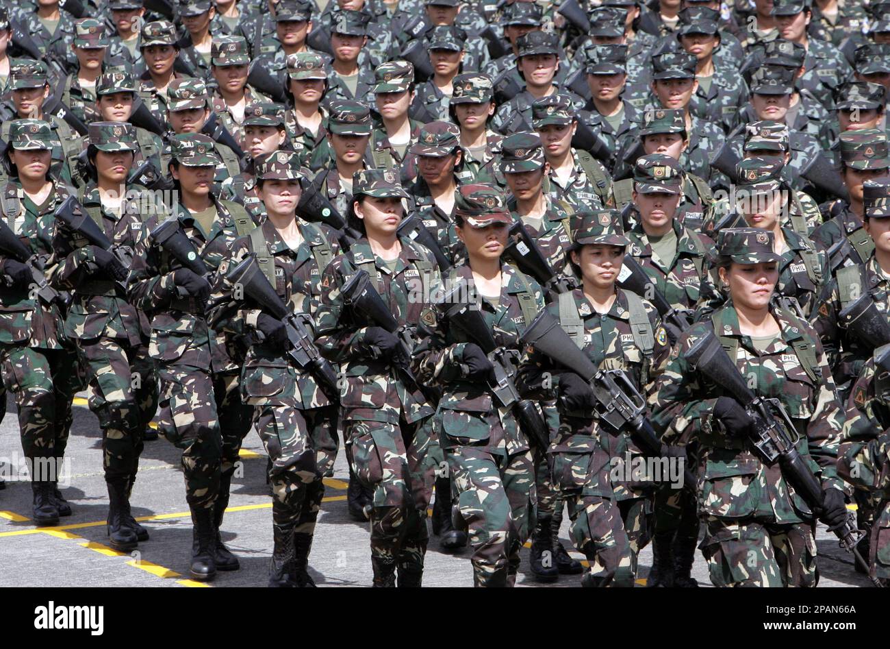 Women soldiers march with their weapons during the 72nd anniversary ...