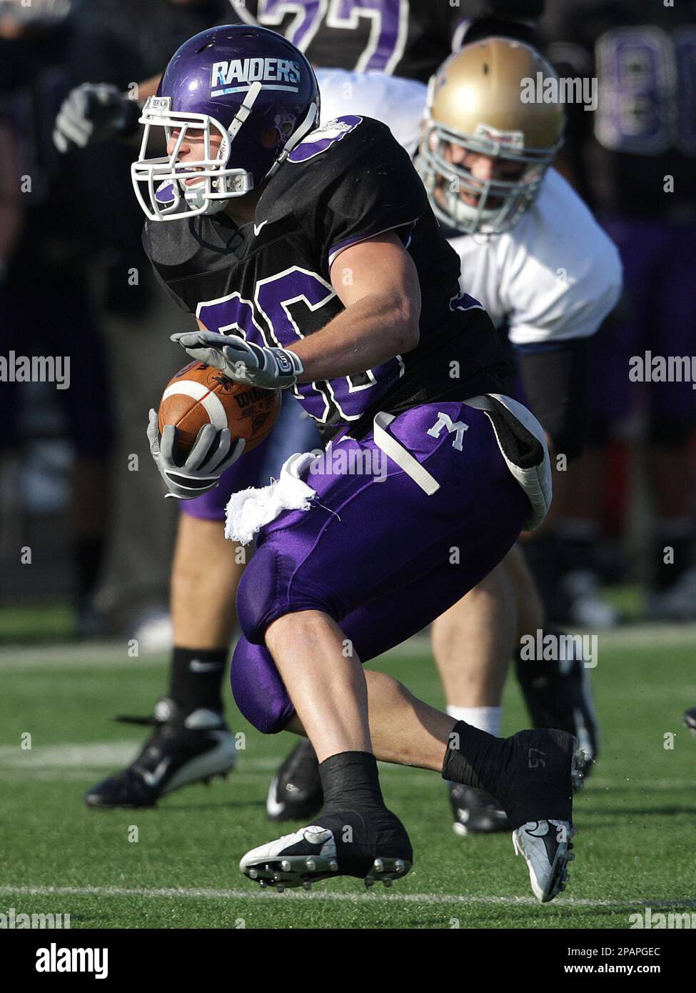 Mount Union runningback Nate Kmic rushes for a touchdown past Bethel's ...
