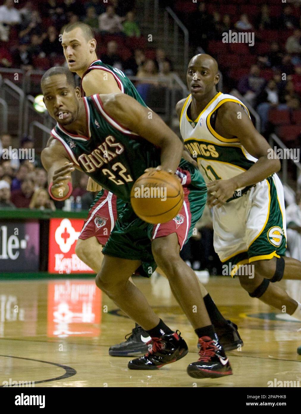 Milwaukee Bucks' Michael Redd (22) drives to the basket past Seattle ...