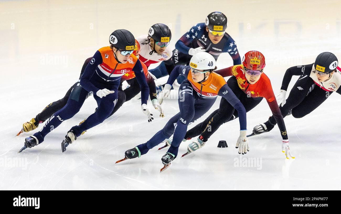 SEOUL - Jens van 't Wout (l) and Selma Poutsma in action in the semi ...