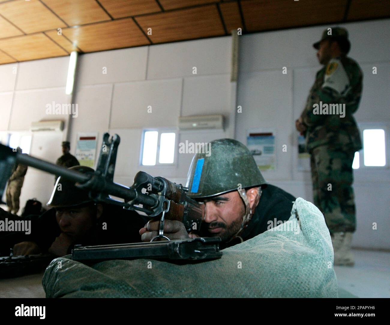 Soldiers with the Afghanistan National Army practice their shooting ...