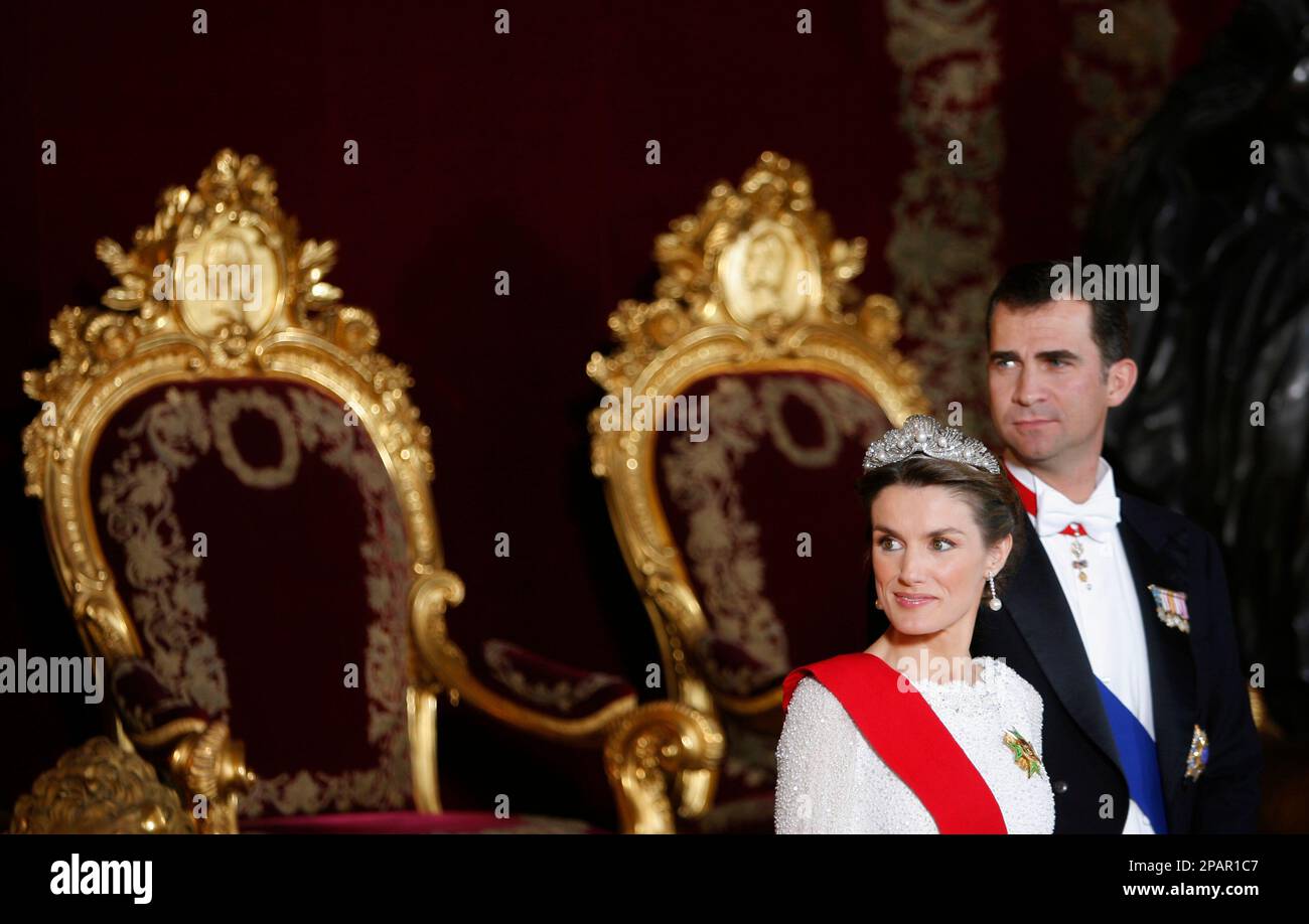 Spain's Crown Prince Felipe and his wife Princess Letizia pose at the ...