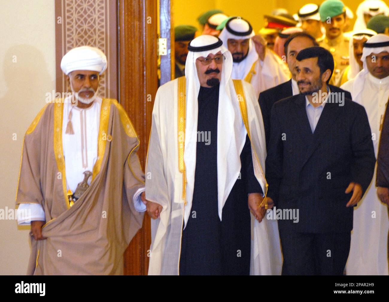 Ruler of Oman Sultan Qaboos, left, walks with Saudi Arabia's King ...