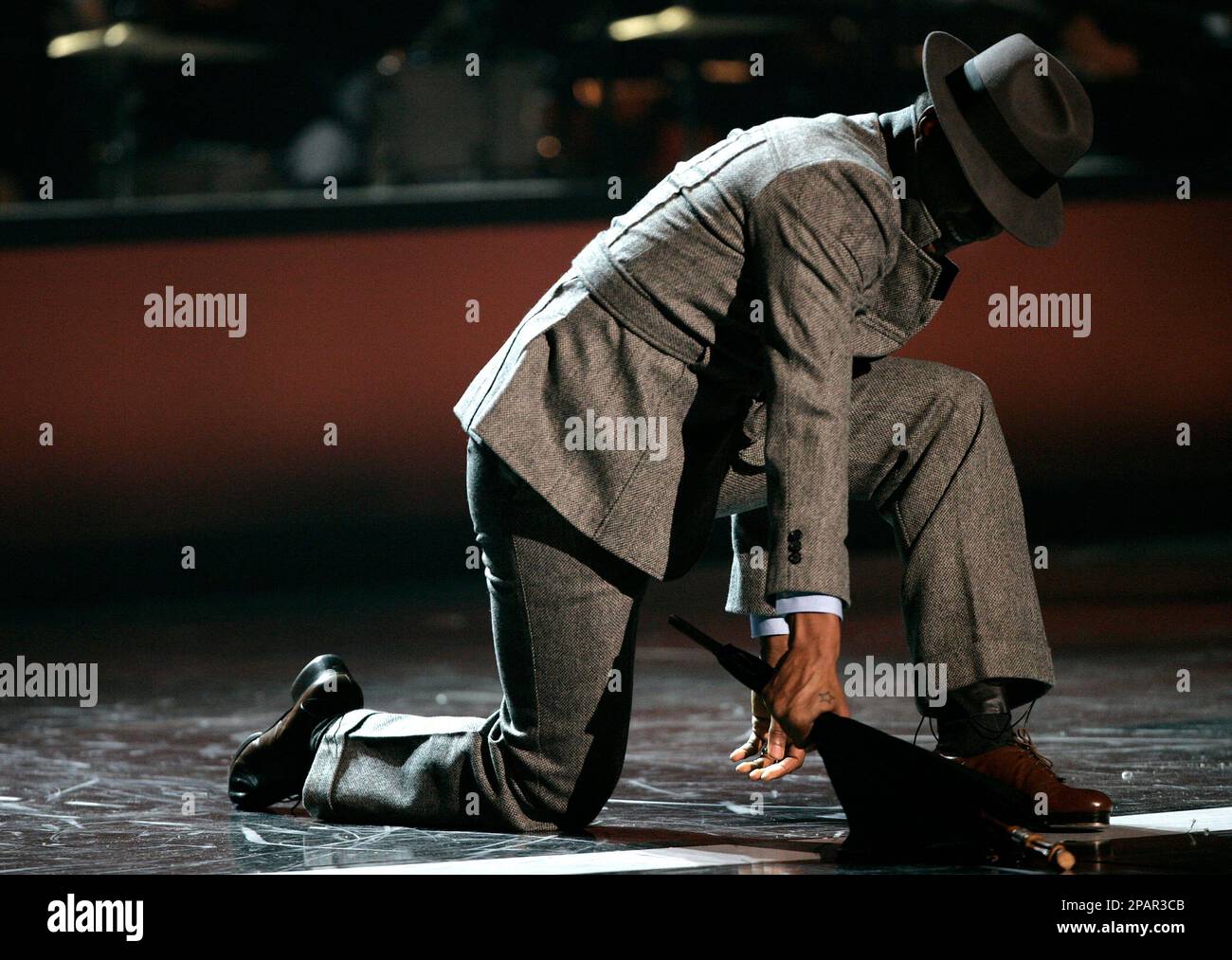 Singer Usher performs "Singin' in the Rain" from the movie "Singin' in ...