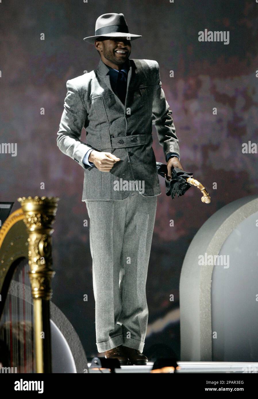 Singer Usher performs "Singin' in the Rain" from the movie "Singin' in ...