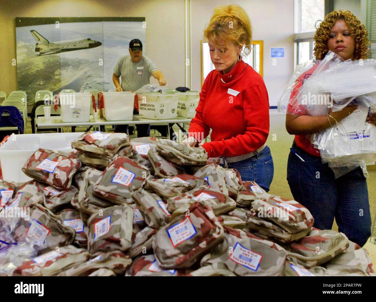 Lockheed Martin employees volunteer to fill 10,000 USO Care Packages ...