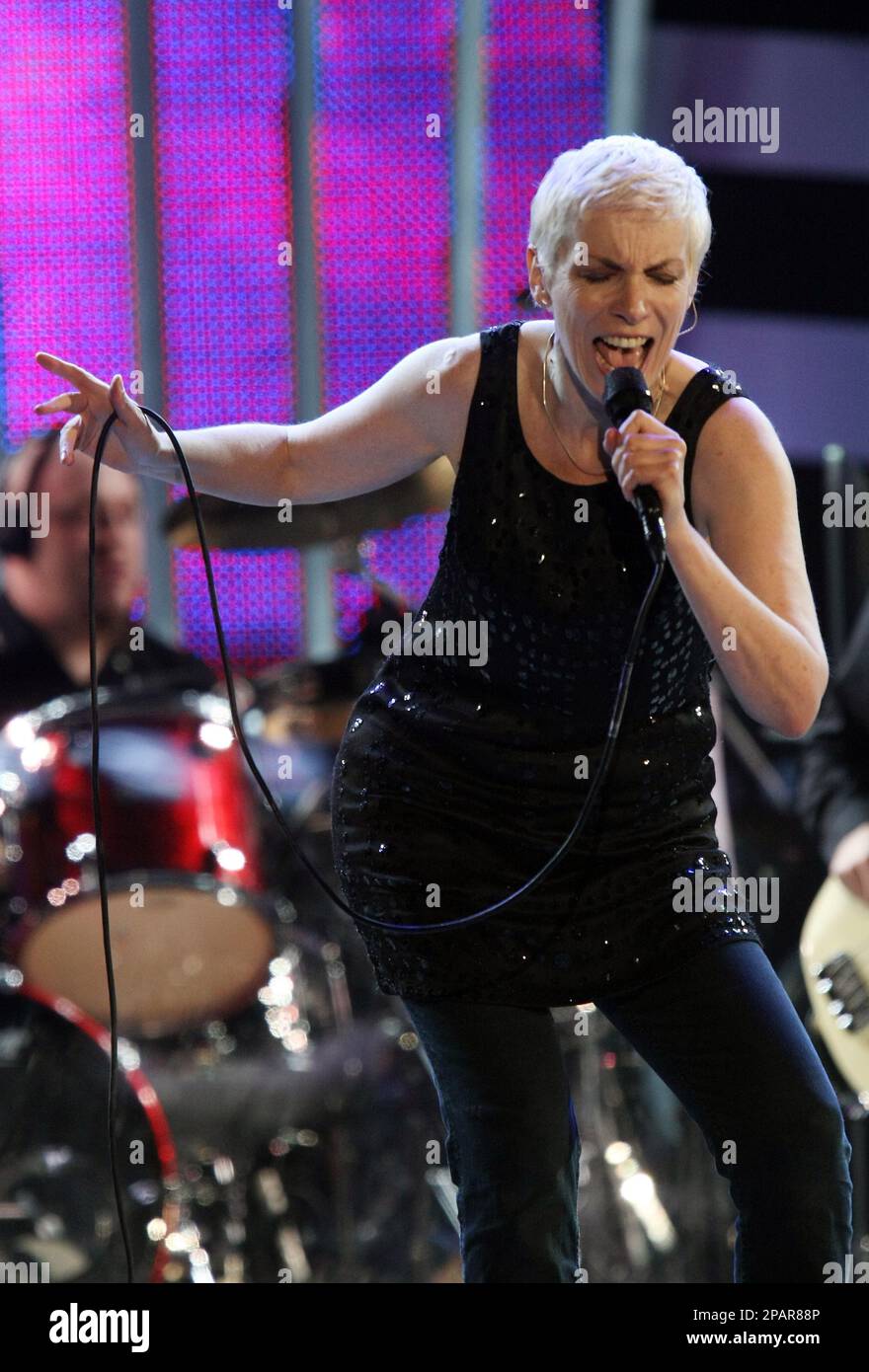 Annie Lennox performs during the Nelson Mandela 46664 concert in ...