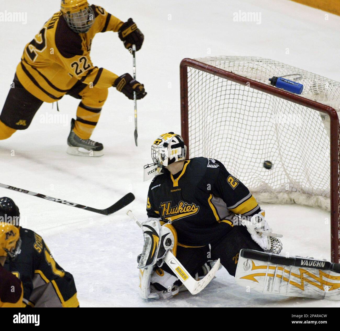 Minnesota winger Ryan Flynn (22) scores against Michigan Tech goalie ...