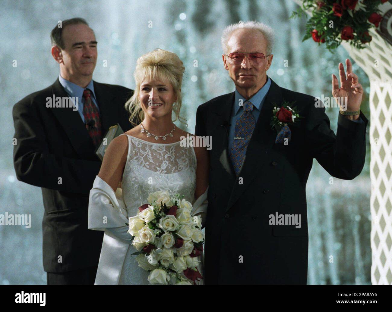 ** FILE ** Evel Knievel and his bride Krystal Kennedy, 30, turn to the ...