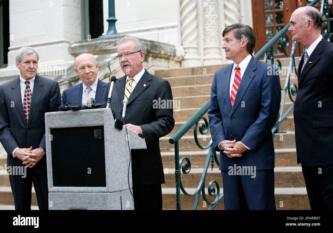 San Antonio Mayor Phil Hardberger, center, joins with mayors, from the ...