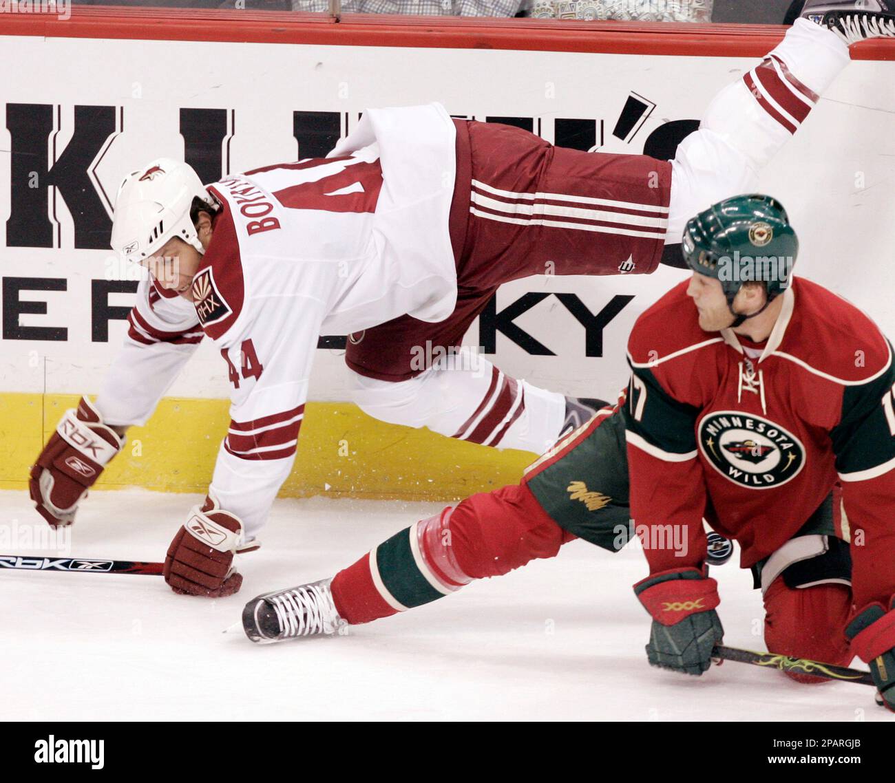 Minnesota Wild's Todd Fedoruk, right, watches as Phoenix Coyotes' Nick ...