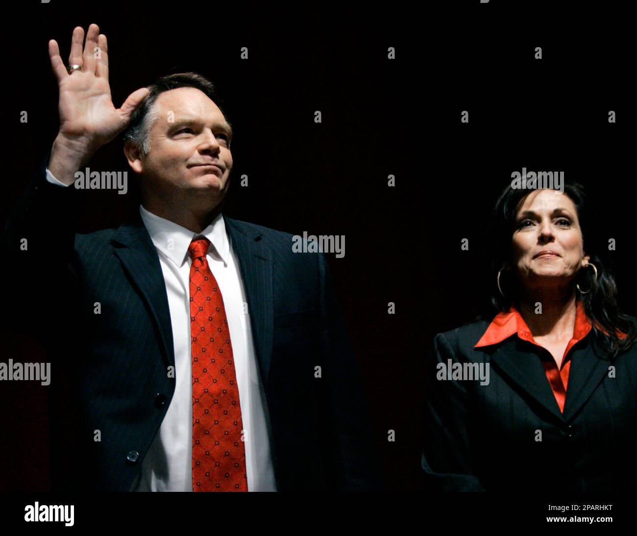 Houston Nutt, left, and wife Diana, listen to the applause prior to ...