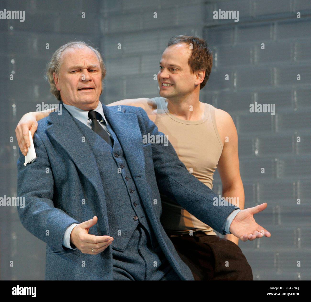 Dietmar Koenig als Peter und Michael Koenig als Simon, von links ...