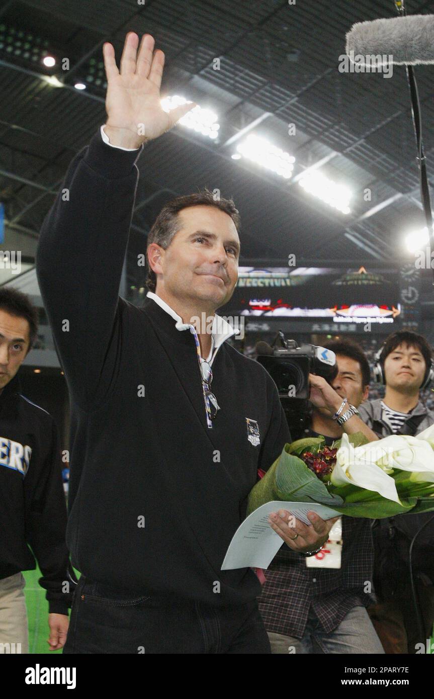 Outgoing Nippon Ham Fighters manager Trey Hillman waves to fans during ...