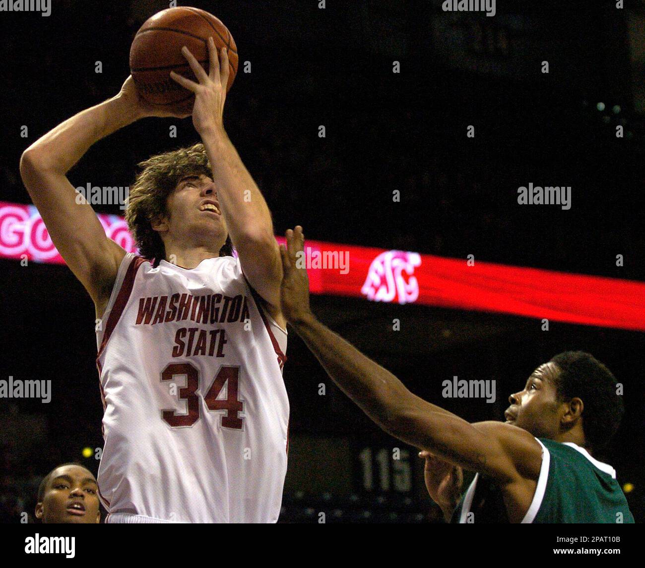 Washington State's Robbie Cowgill takes a shot against Mississippi ...