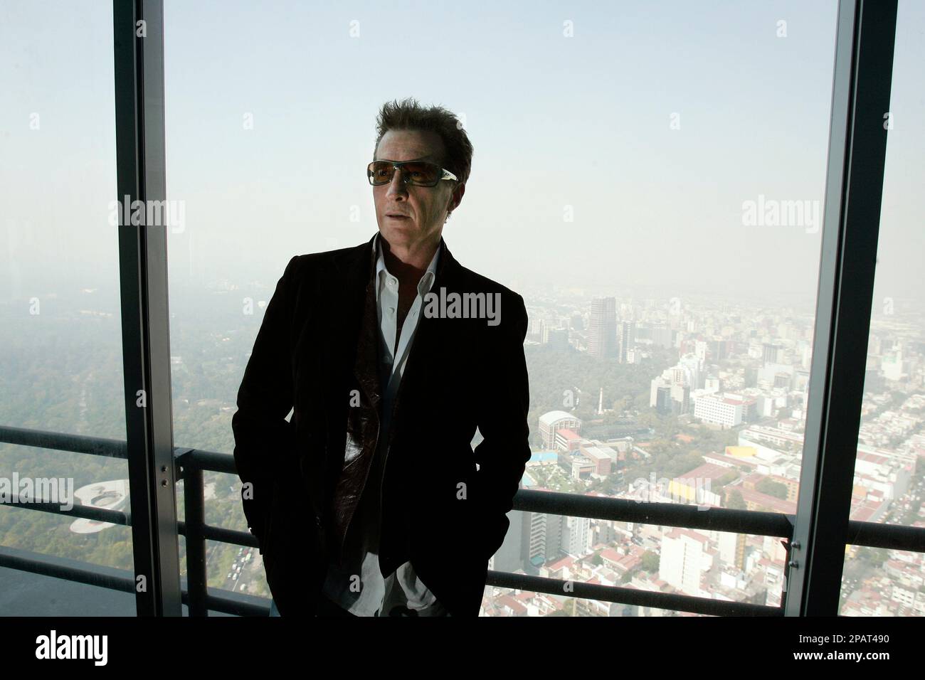 Mexican singer Emmanuel poses for photographers before a news ...