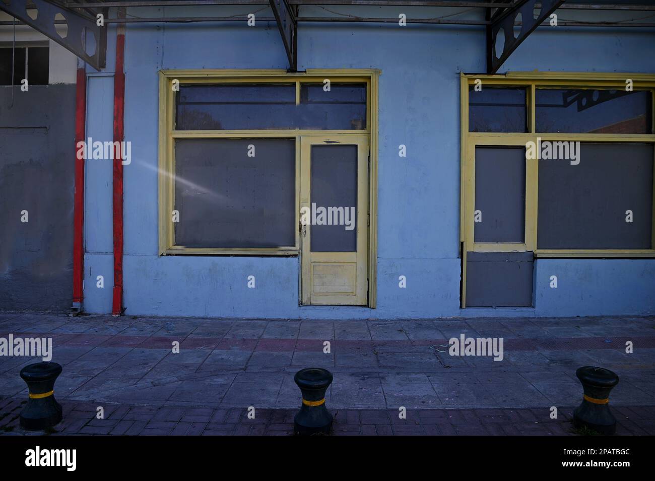Old abandoned commercial building facade Stock Photo - Alamy