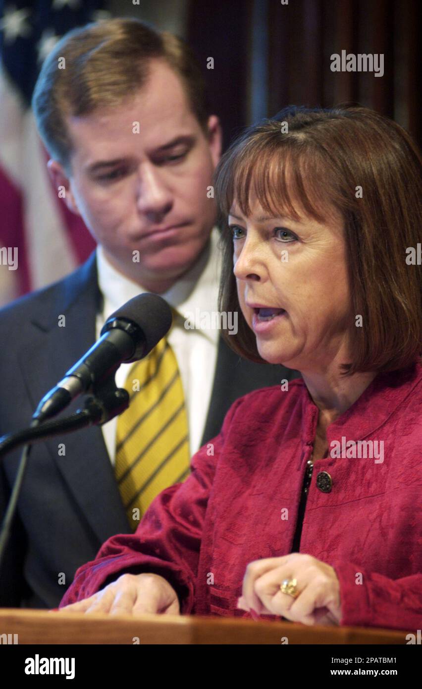 Gov. Matt Blunt listens, as his new chief of staff, Trish Vincent ...